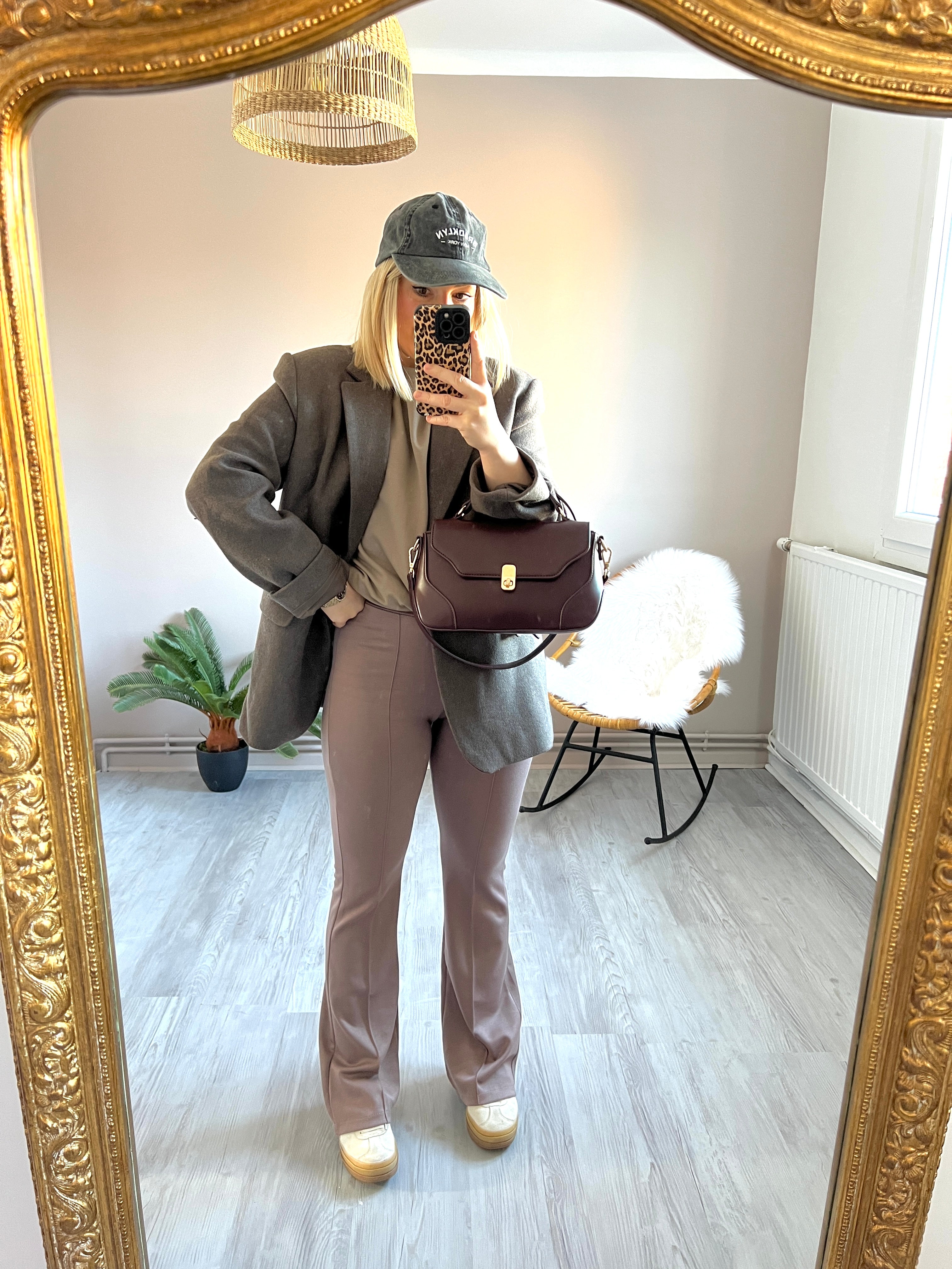 LE LEGGING FLARE TAUPE – LILIESHOP
